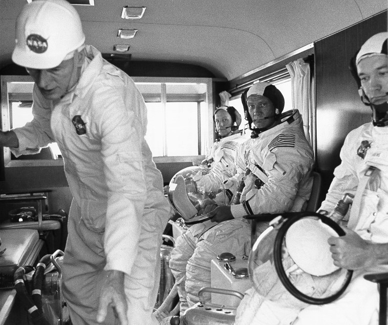 Apollo 11 Timeline: 1969/07/03: L'equipaggio di Apollo 11 nel furgone ...