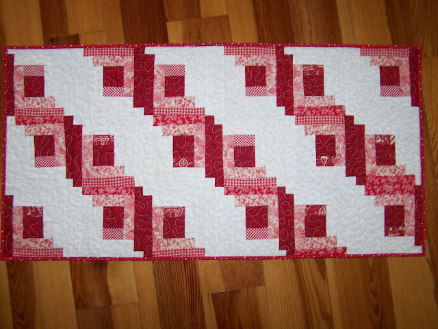 Busy Hands Quilts: Red and Cream Log Cabin Quilt