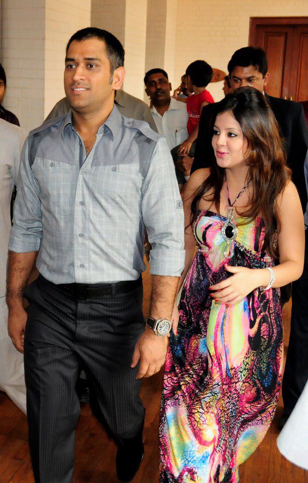 Tourest: MS Dhoni Latest Snapped With Sakshi Dhoni