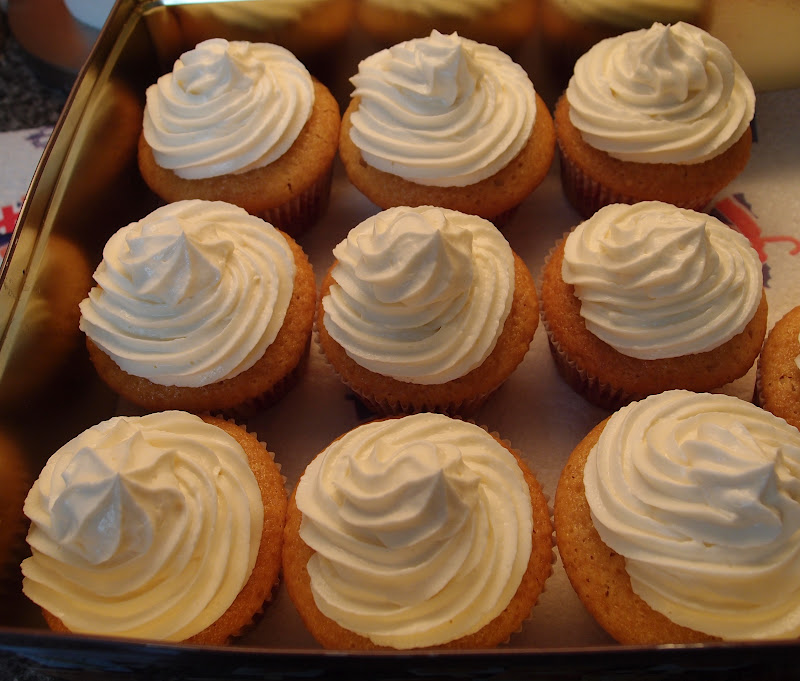 The Caked Crusader: Golden syrup cupcakes with vanilla cream cheese ...