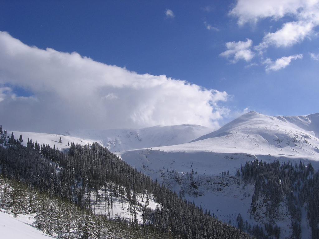 Manastirea Sihastria Rarau: Imagini si Peisaje cu Muntele Rarau