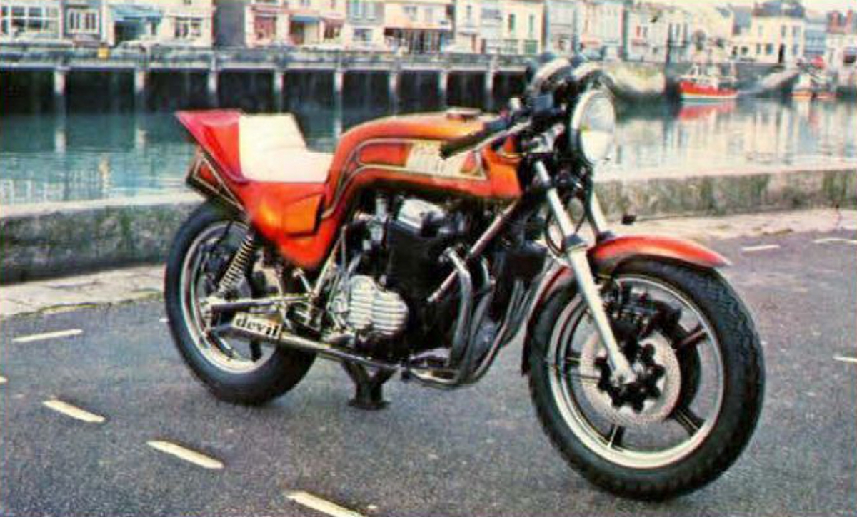 Cling on for dear life !!!: Moto Martin CB750 Café Racers