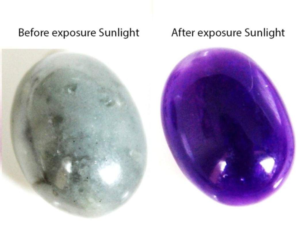 This Gemstone Switches Colours in an Instant | Geology In