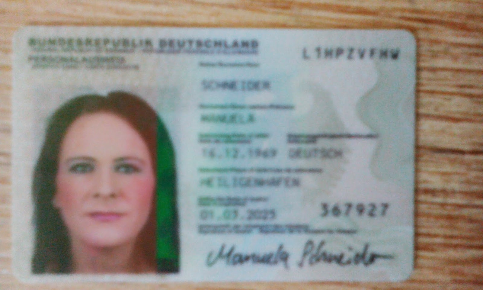 Manuela Schneider aus Heiligenhafen: Der neue Personalausweis ...