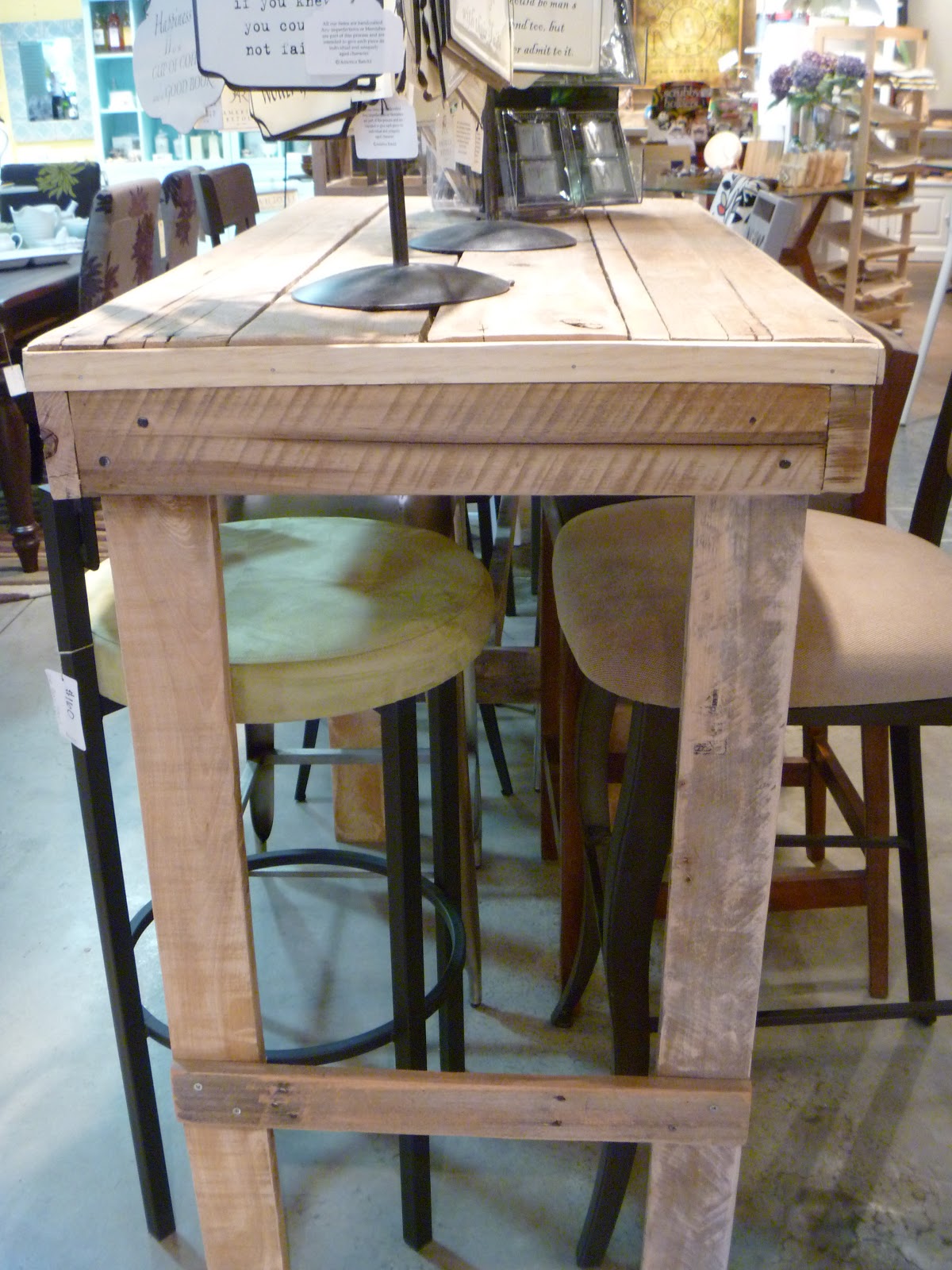 Upcycle Us: A table made with shipping pallet