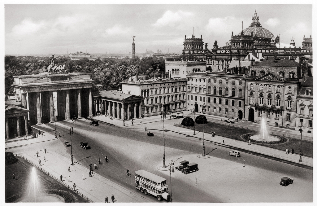 Amazing Photos Capture Street Scenes of Berlin in the 1930s ~ vintage ...