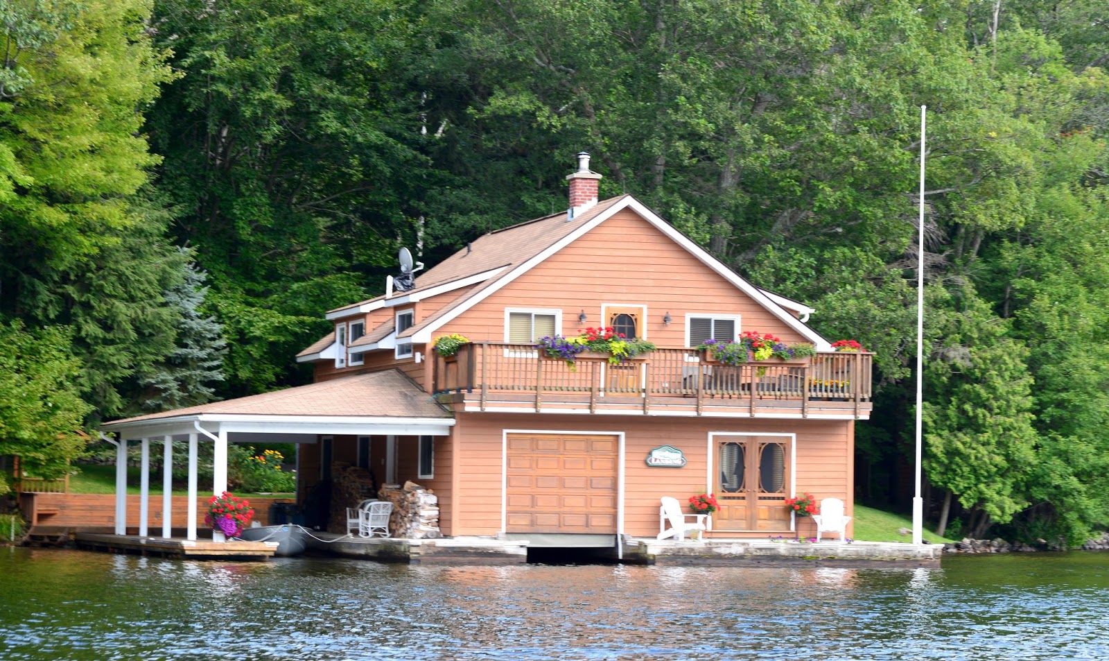 Just things and thoughts: Beautiful Boathouses of Muskoka