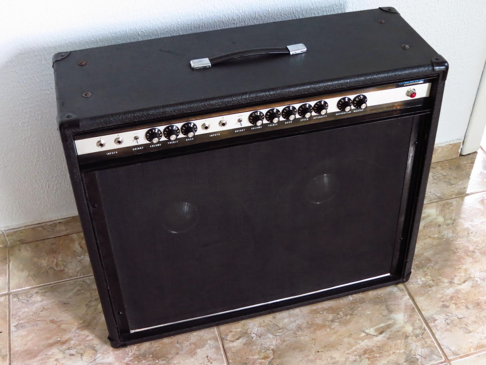 JW Tubes - Amplificadores Valvulados: - Giannini Duovox 100G