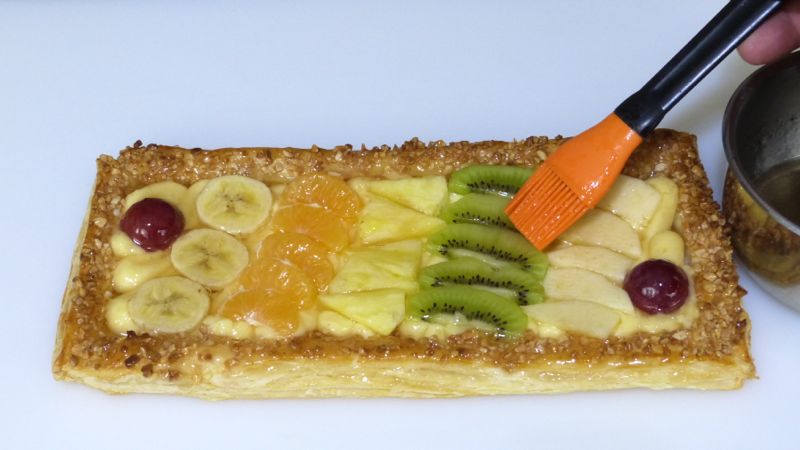 Què hi ha de postres?: Pastís de pasta fullada amb crema i fruites
