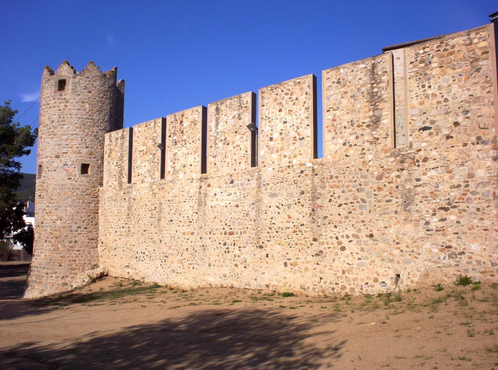 Conèixer Catalunya: CASTELL DE CALONGE. BAIX EMPORDÀ