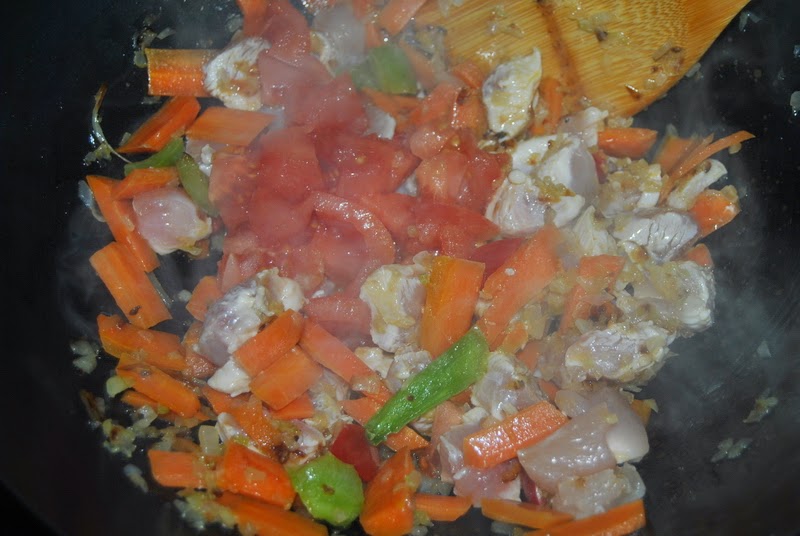 Pão, Bolos e Cia.: CHAO MIN DE FRANGO, GAMBAS E LEGUMES