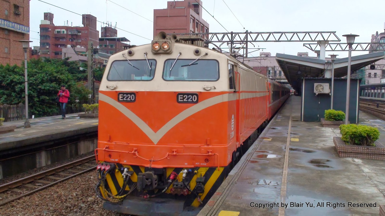 Blair's 鐵道攝影: E220電力機車 / TRA E220 Electric locomotive