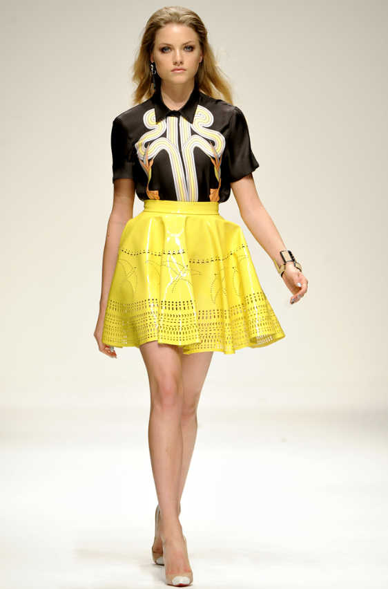 FASHIONNOIHSAF.: Holly Fulton.Graphic.colour.Geometric.The ever ...