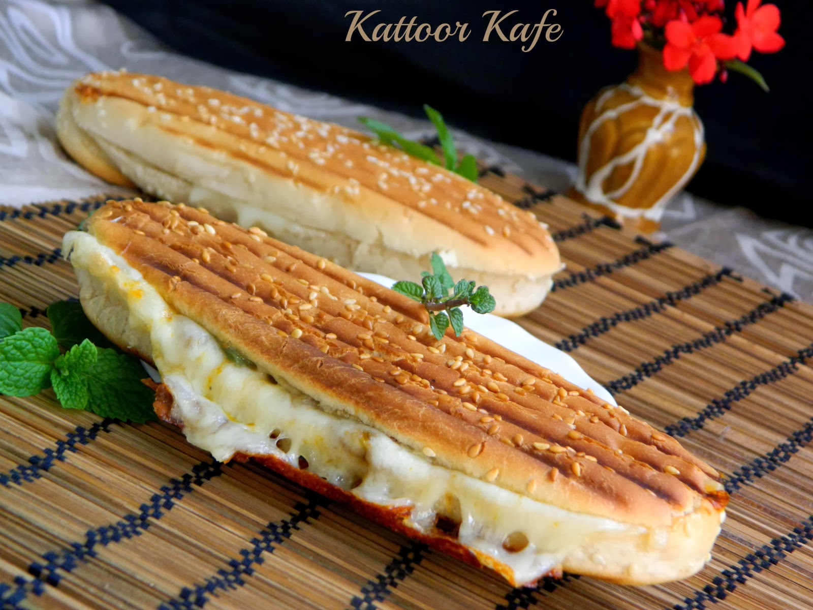 Kattoor Kafe: Mushroom N Chicken Sandwich