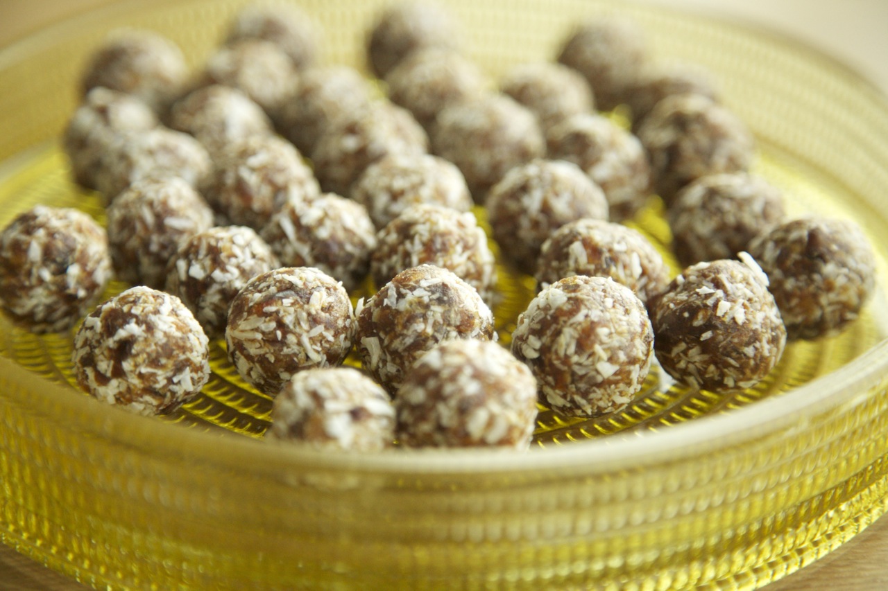 Aet köögis: Datli-kookosekommid