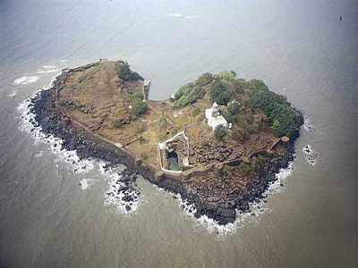 Khanderi fort an excellent sea fort in Alibaug - Forts and Treks