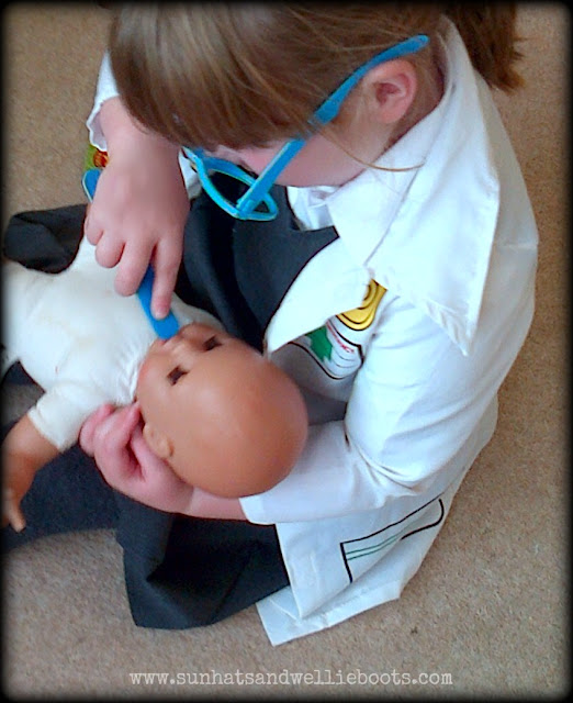Sun Hats & Wellie Boots: DIY Dramatic Play Set Up - Doctors Surgery ...