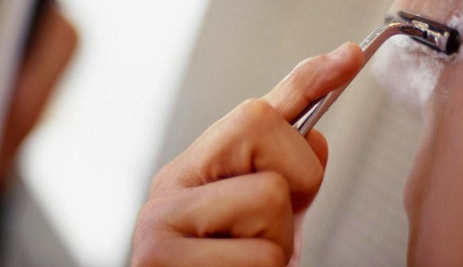 TAHUKAH ANDA APA MANFAAT KESEHATAN MENCUKUR RAMBUT KEMALUAN