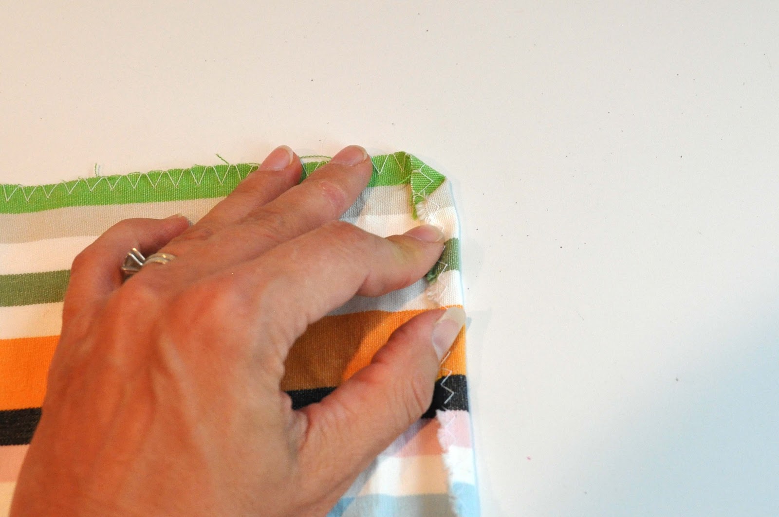 Aesthetic Nest: Sewing: Quick Mitered Table Runner (Tutorial)
