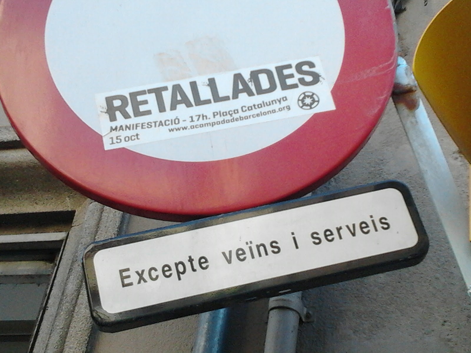 A ulls clucs: Excepte veïns i serveis