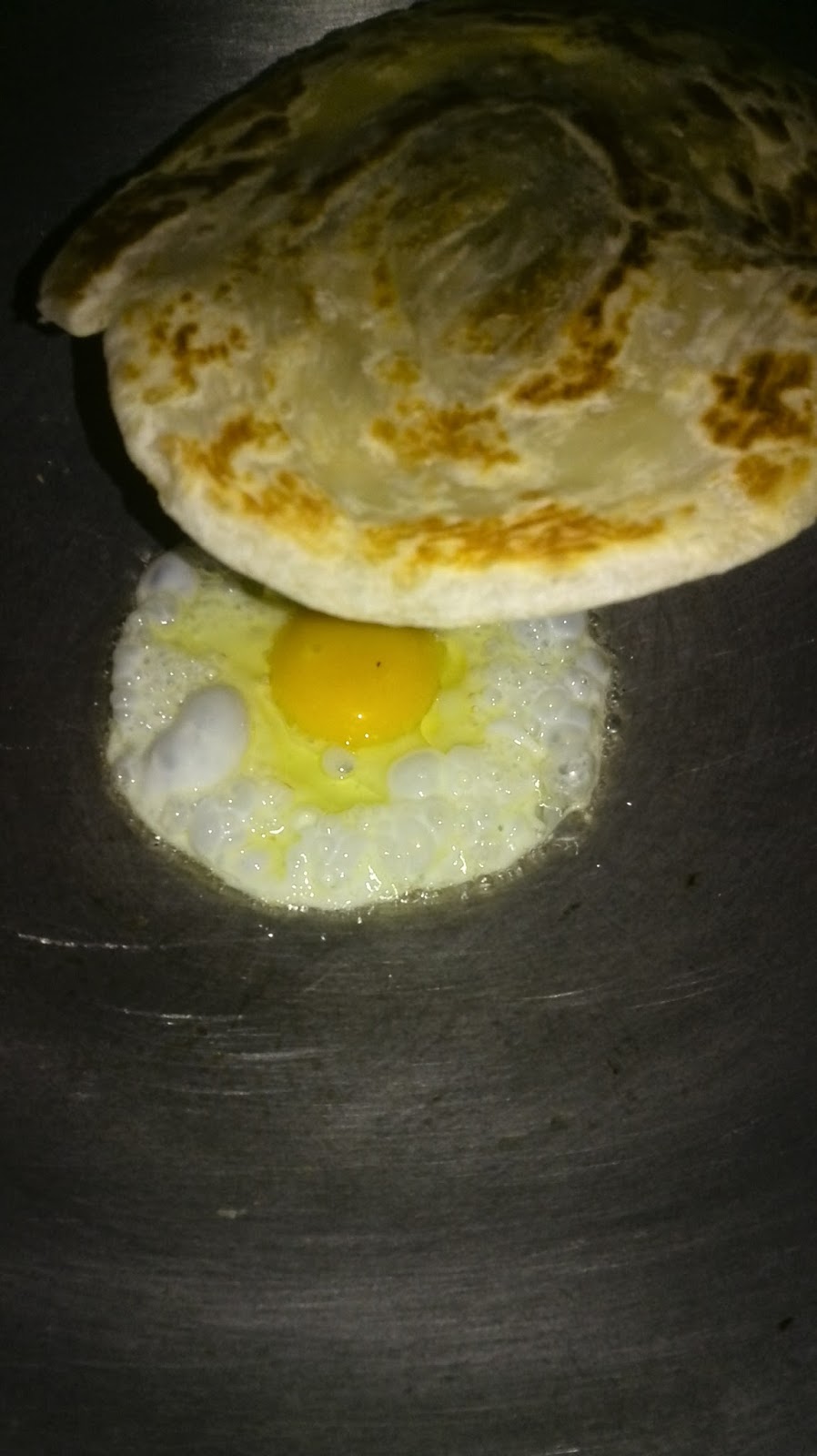 namakucella: ROTI CANAI TAMPAL TELUR GOYANG