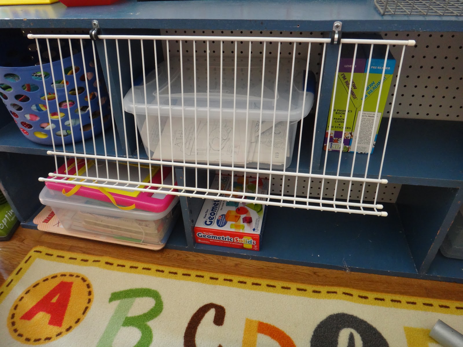 Little Stars Learning: Wire Shelf as Big Book Holder
