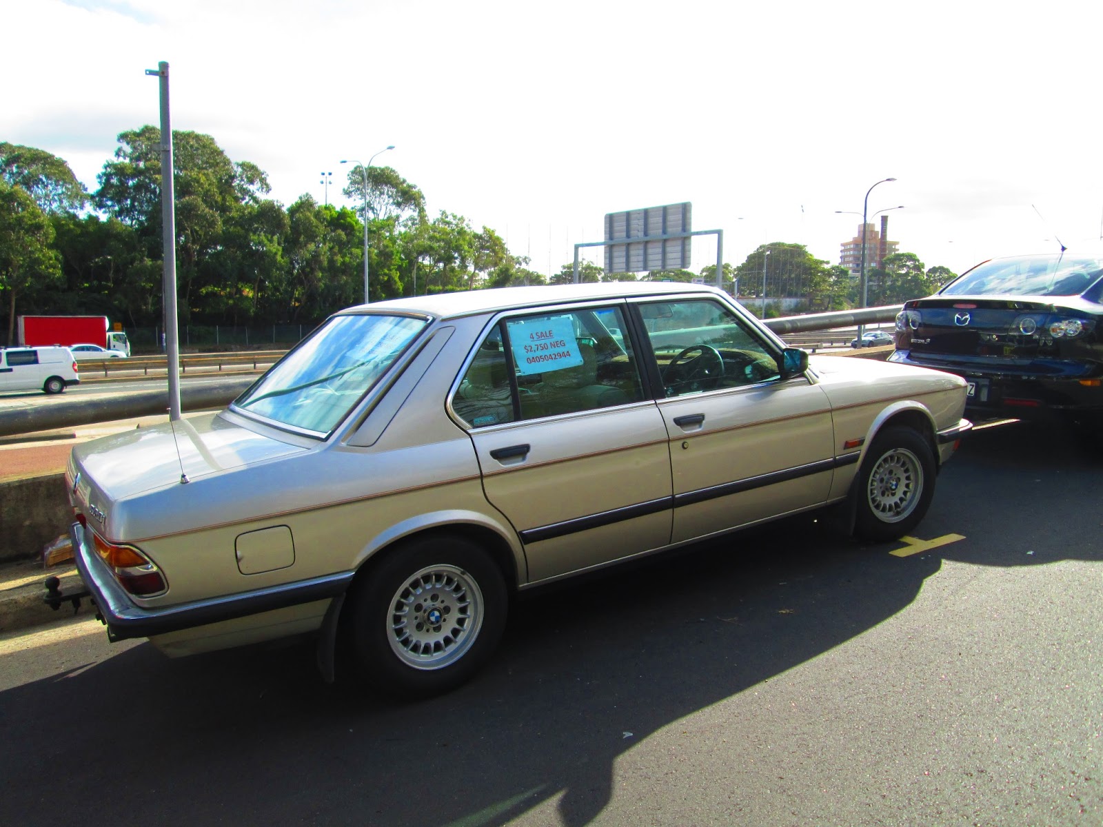 Aussie Old Parked Cars: 1985 BMW 520i (E28)