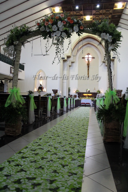 PomeLily: Wedding Church Decoration with Green Theme