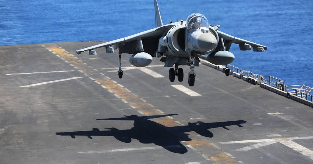 ITALIAN HARRIER COMES ABOARD USS IWO JIMA - Blog Before Flight ...