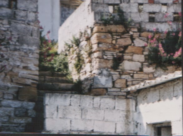 ARKEOLOJI GEZGINLERI: AYAYORGİ, AYASARANDA