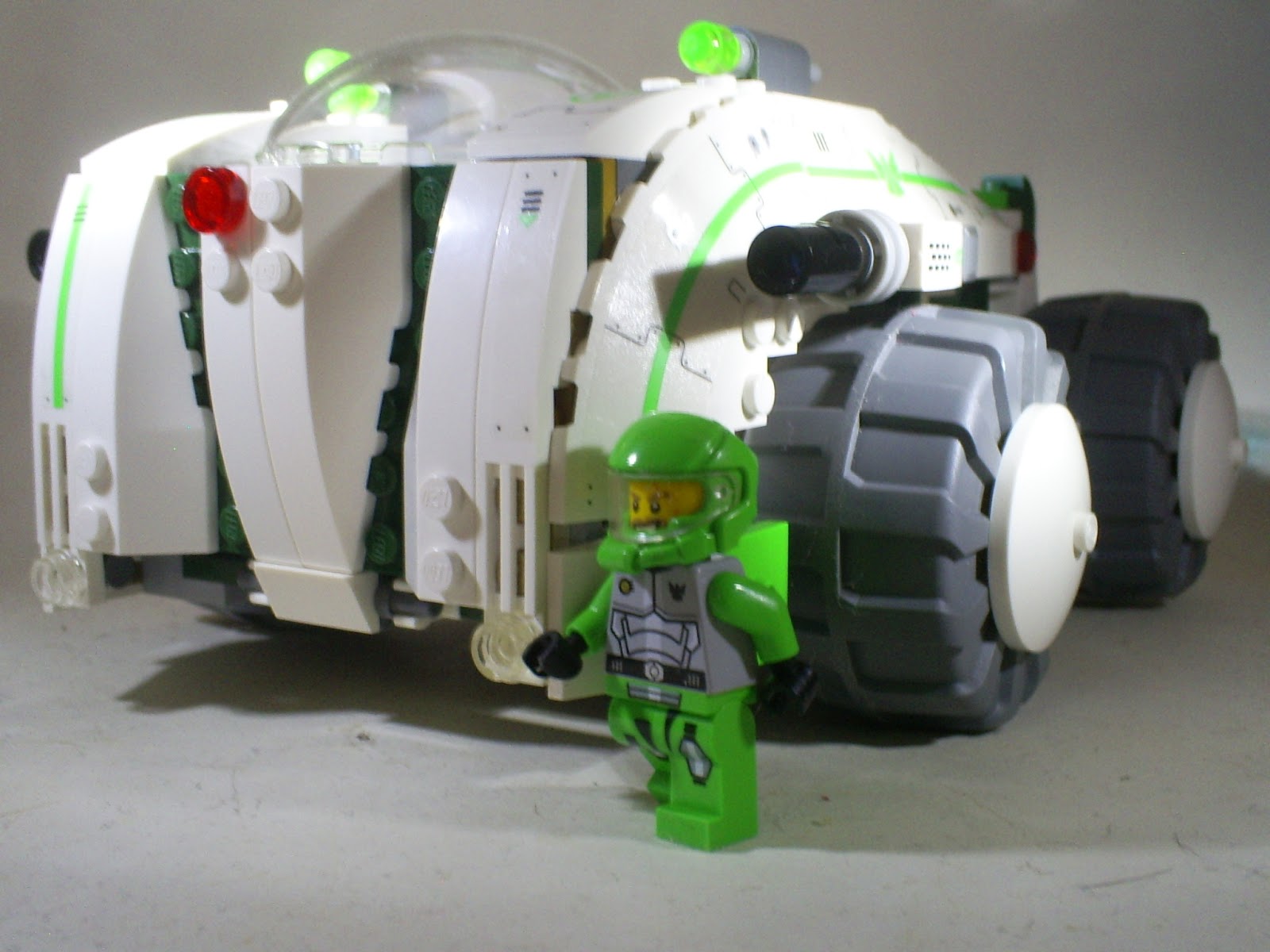 That Figures: REVIEW: Lego Galaxy Squad Vermin Vaporizer