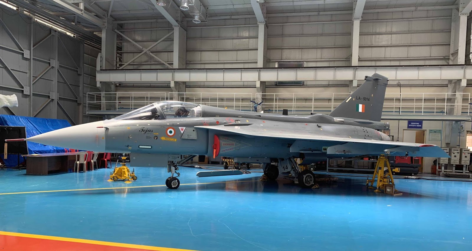 Tarmak007 -- A bold blog on Indian defence: Tejas flies on L&T wings as ...
