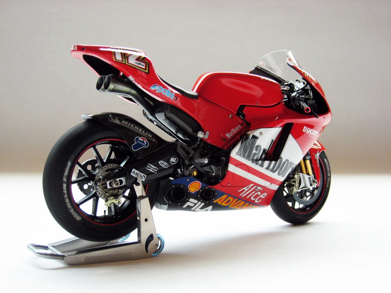 1/12的世界：DUCATI Desmosedici GP4 by 盧彥文
