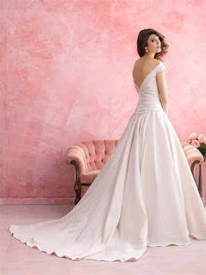 The White Dress Boutique: LET'S TALK ABOUT THE DRESS - TRAINS