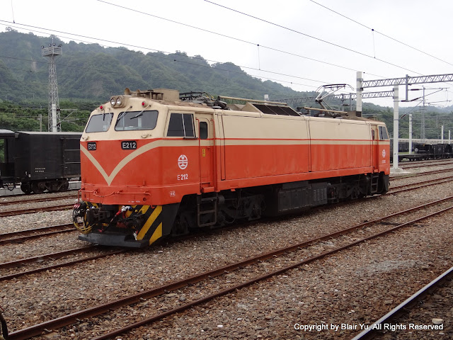 Blair's 鐵道攝影: E212電力機車 / TRA E212 Electric locomotive