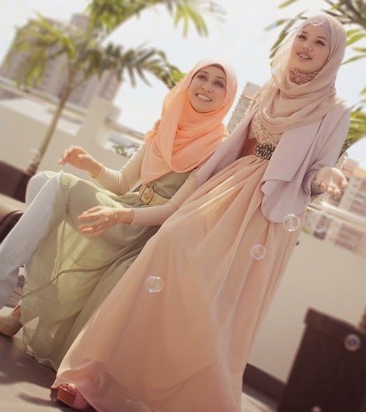 New Hijab Fashion: Hijab Friendly Prom Dresses