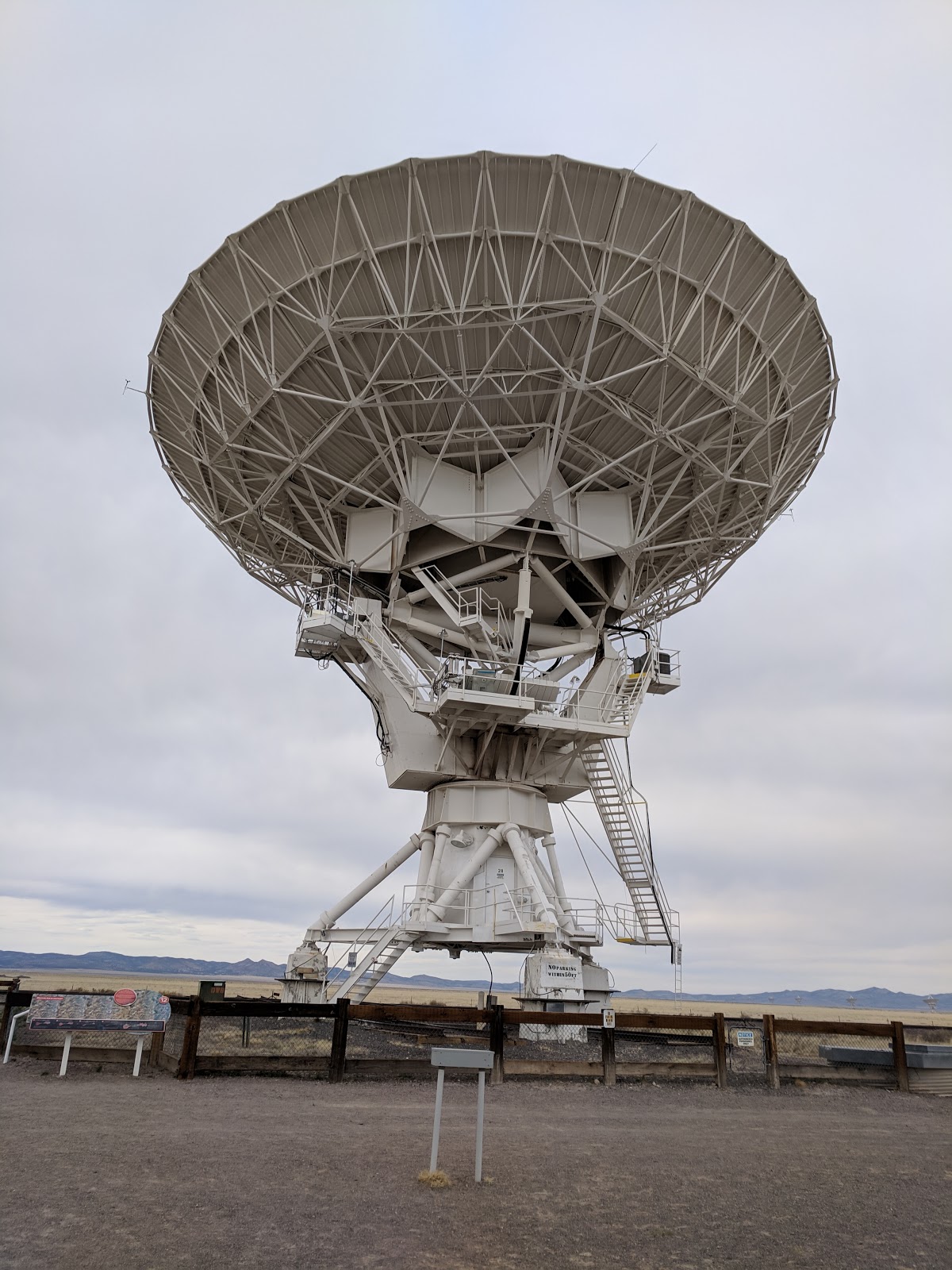 Live free or die: Радіоастрономічна обсерваторія "Дуже великий массив ...