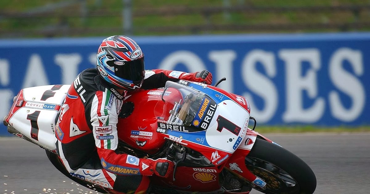 Racing Cafè: Photo #533 - Troy Bayliss 2002