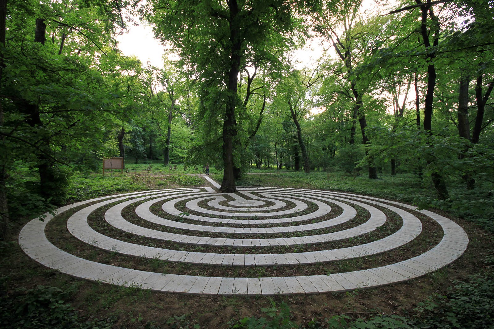 Achirit ezotéria - Lélekfutamok: Az önismeret labirintusában - Sétáló ...