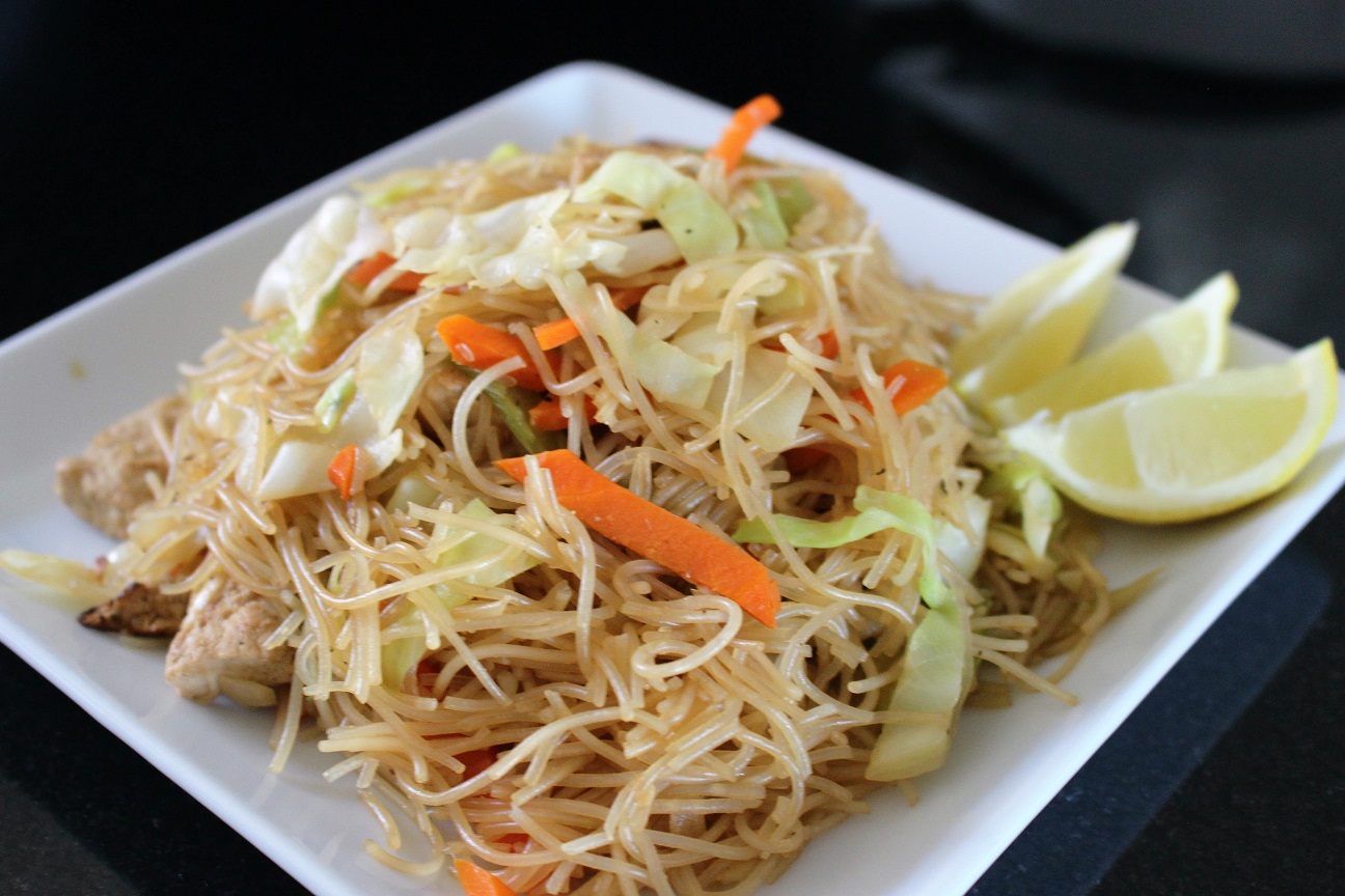 Axille's Vegan Corner: Vegan Pancit Bihon - Filipino Rice Noodle (vegan)