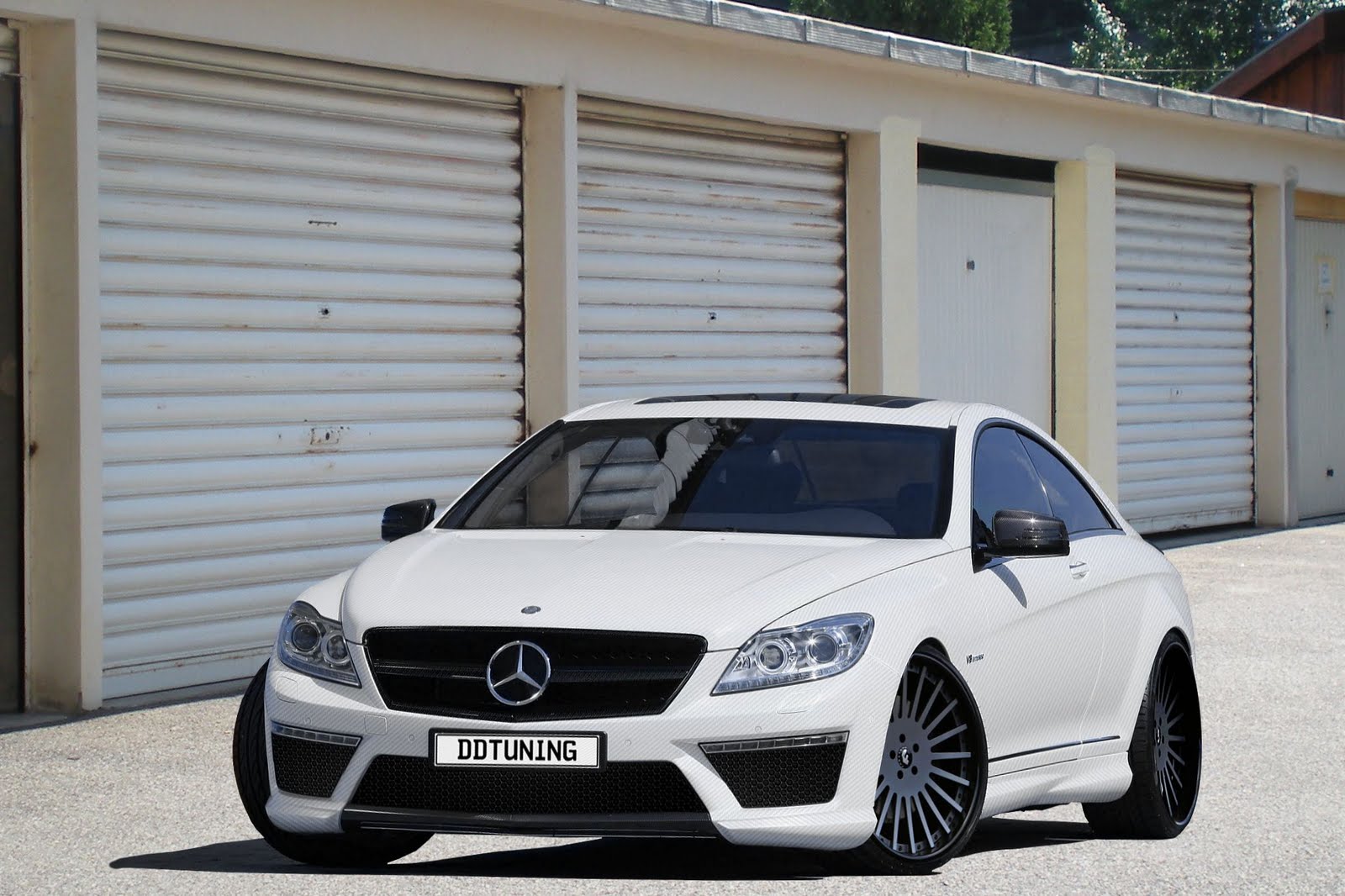 Dejo Design & Tuning: Mercedes CL63 AMG white carbon