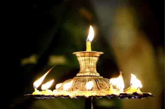 Why do we light lamp in front of deities in the evening ? | Hindu Vedic ...