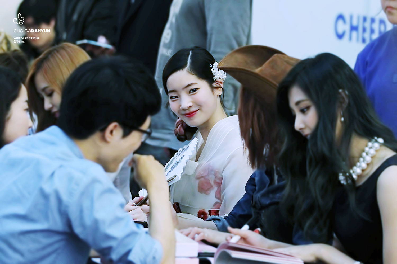 Joe's Twice Photo Blog: 160514 TWICE, Fan sign event