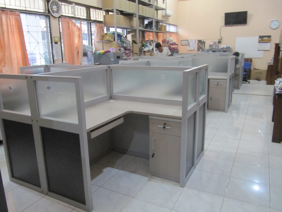 Meja Cubicle Workstation Untuk Kantor Pemerintahan - Meja Sekat Kantor ...