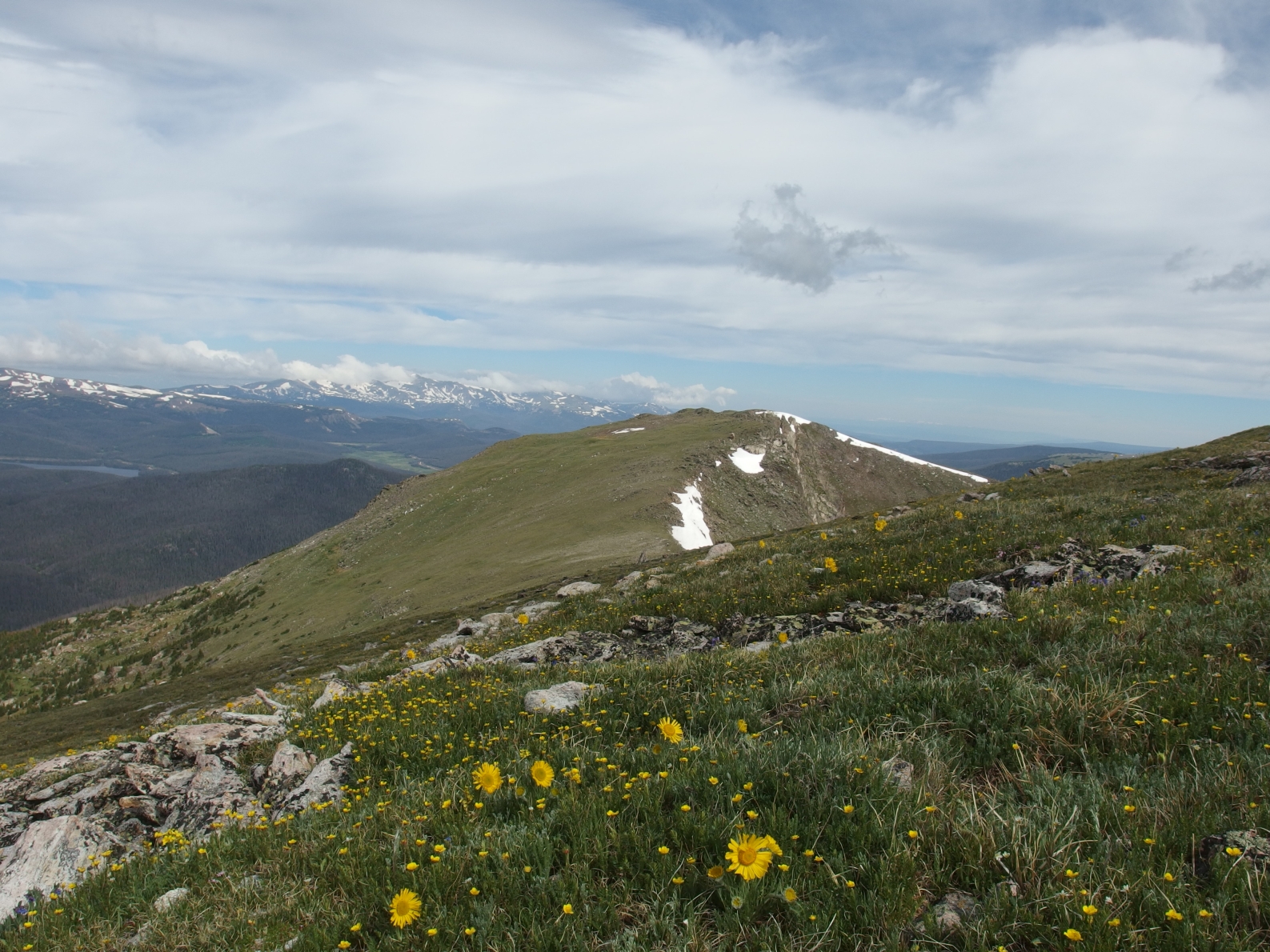 Hiking Rocky Mountain National Park: CCY and alpine lakes in the Mummy ...