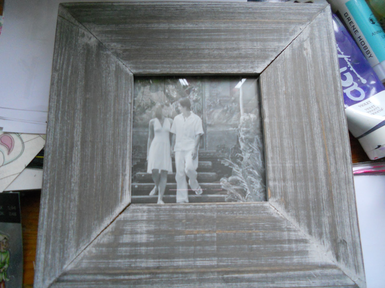 Elise Sonerud: Rammer malt og pyntet med perler og sommerfugler