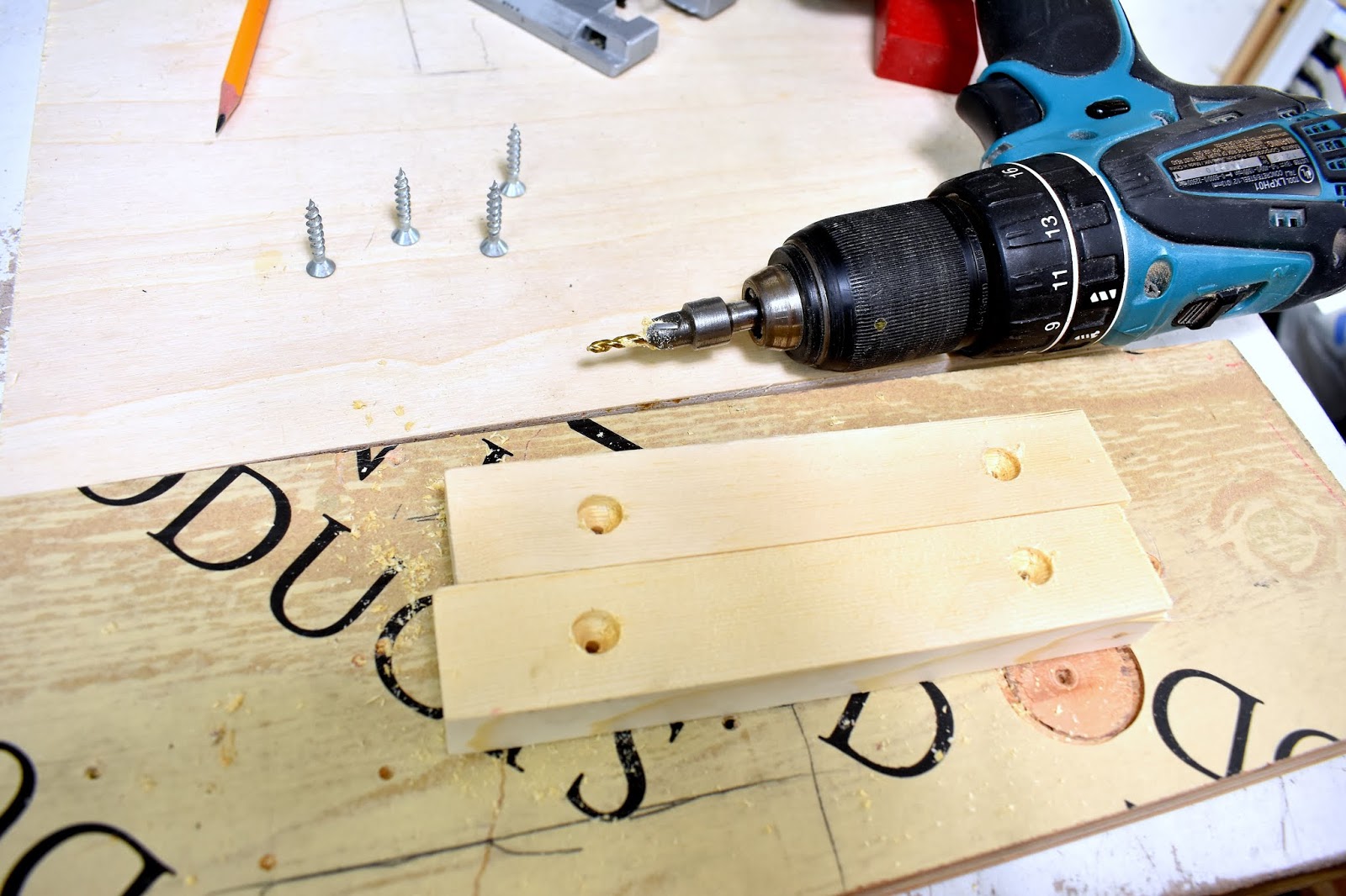 Jax Design: Jigsaw Table with Quick Install and Release