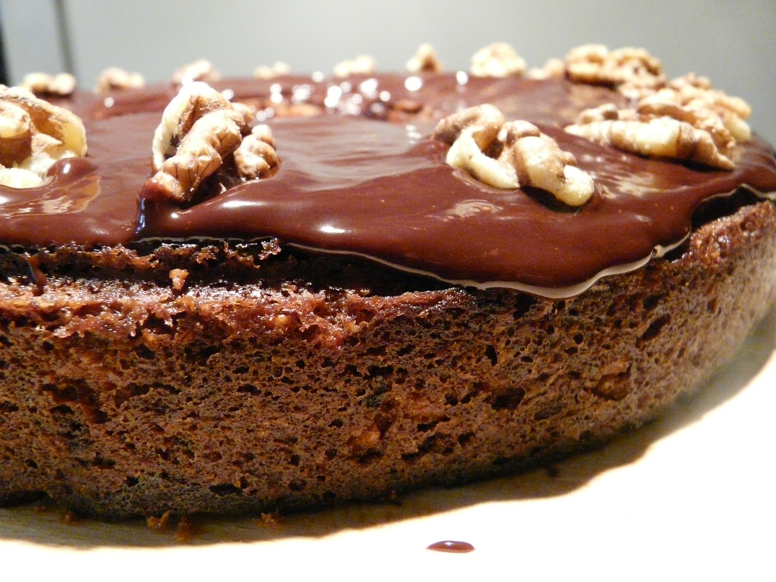 Délicieux cake aux noix et chocolat