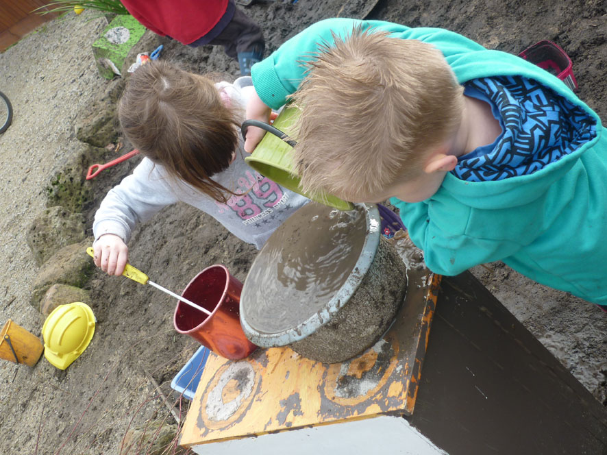 Creative and Inspired Play: Mud, glorious mud!