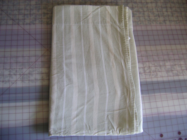 A Living Sacrifice: How to Fold a Fitted Sheet {Yes, you can do it!}